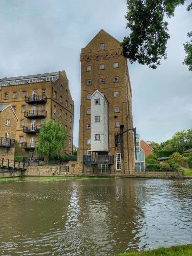 Chertsey to Addlestone Thames Path Walk - Guide & Map - The Flamingo Hiker